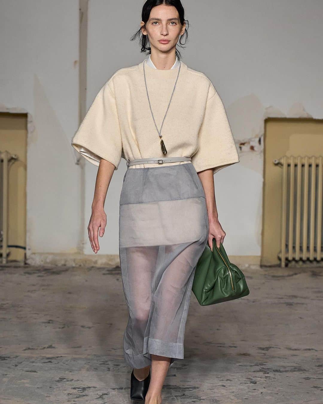 メドウ・ウォーカーさんのインスタグラム写真 - (メドウ・ウォーカーInstagram)「Carven SS24 by @louise_trotter_ Thank you so much ...