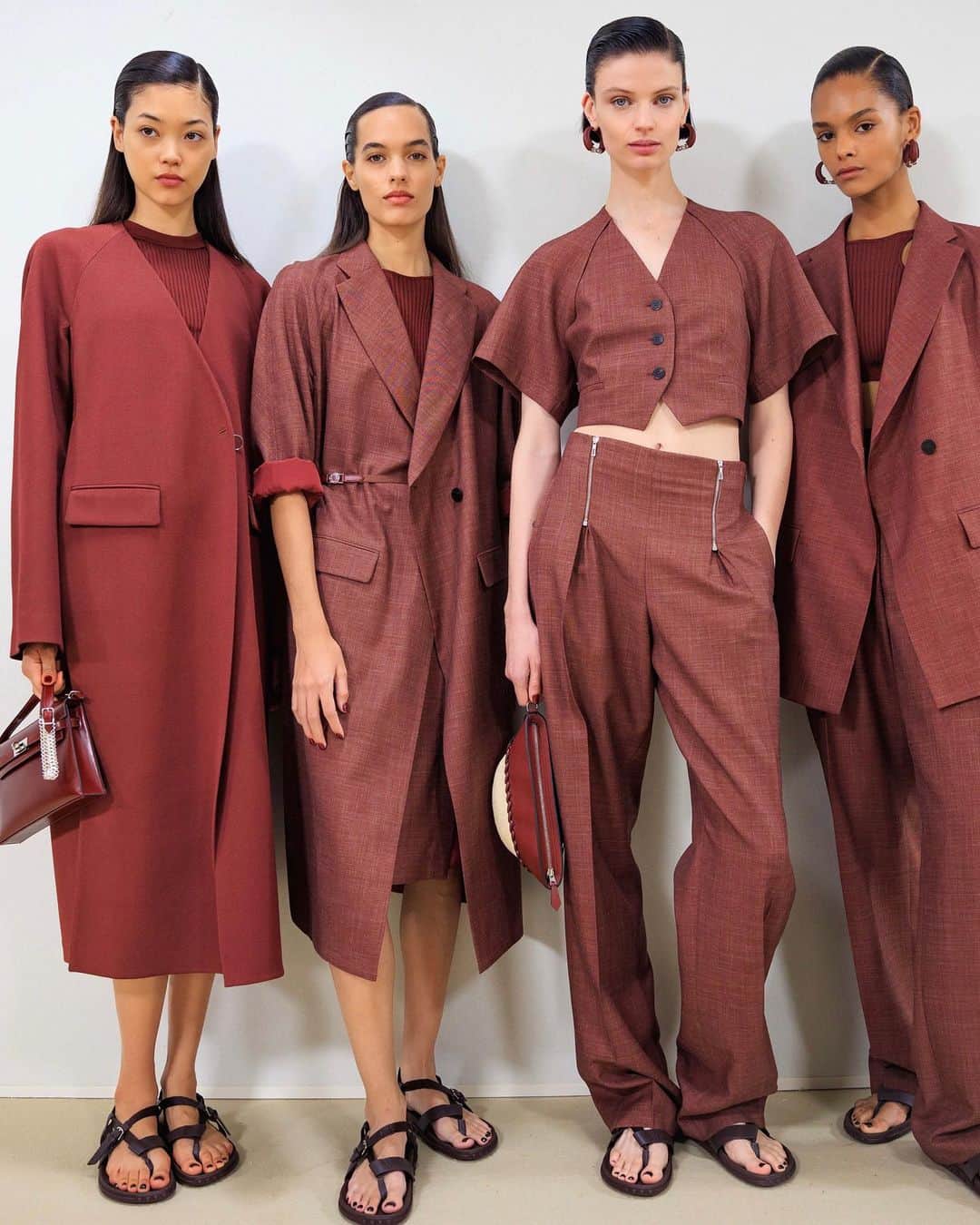 Vogue Runwayさんのインスタグラム写真 - (Vogue RunwayInstagram)「Nadège Vanhee ...
