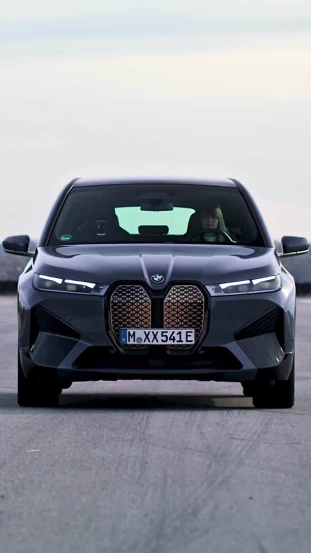 BMWさんのインスタグラム動画 - (BMWInstagram)「Electrify that runway ⚡️ The BMW iX M60 #THEiX #BMWi Filmed on ...