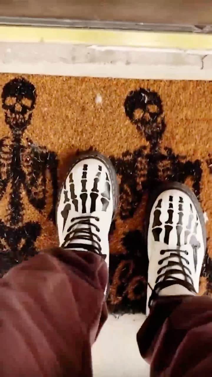 ドクターマーチンさんのインスタグラム動画 - (ドクターマーチンInstagram)「#Doctober's knocking... are ...