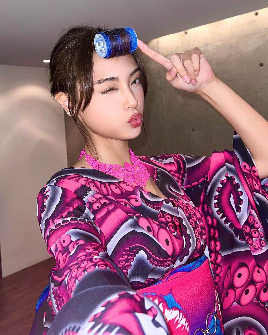 RIANさんのインスタグラム写真 - (RIANInstagram)「ヤングマガ @yanmaga.jp で着た浴衣にはネオンタコの触手が ...