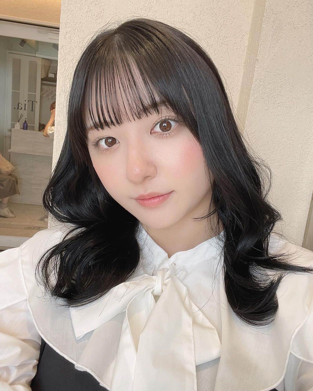 麻倉瑞季さんのインスタグラム写真 - (麻倉瑞季Instagram)「黒髪にしたのだ！ @hrhk__hrhk さんありがとうございます🌷 ...