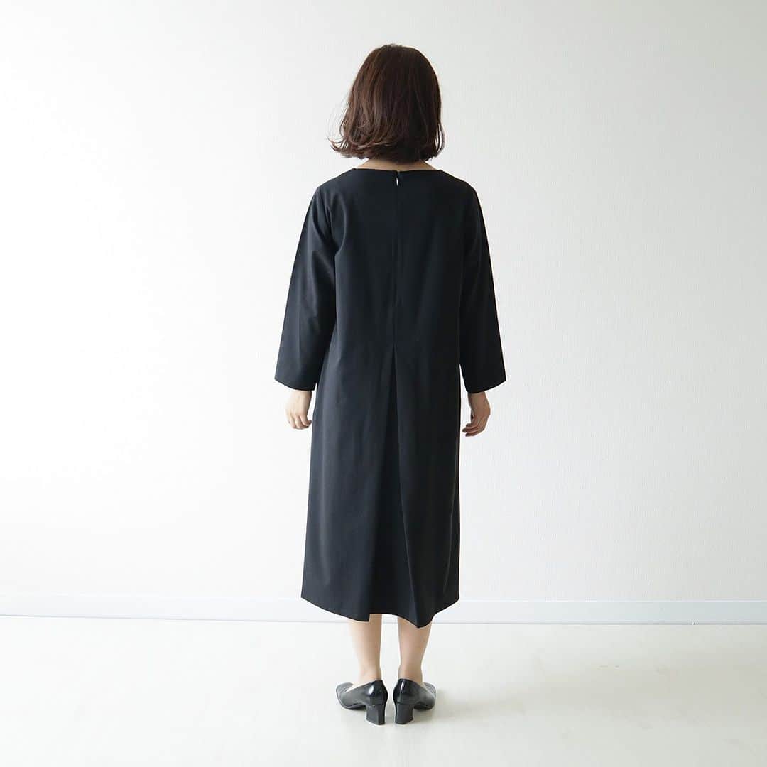 KOZLIFEさんのインスタグラム写真 - (KOZLIFEInstagram)「un cinq (アンサンク)から 新商品をご紹介です！ 私は大切な日に ブラックのワンピースを選びます ...