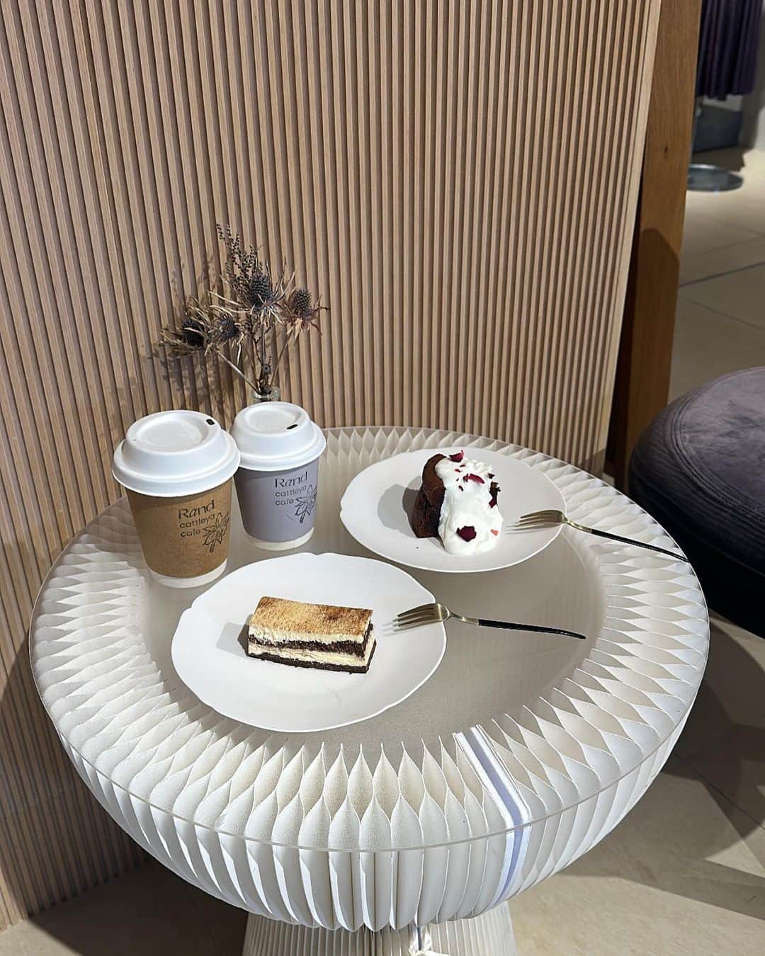 松川星さんのインスタグラム写真 - (松川星Instagram)「⁡ 最近お洋服の好みが変わりました👟🛒」9月10日 21時44分 - akarin__rin