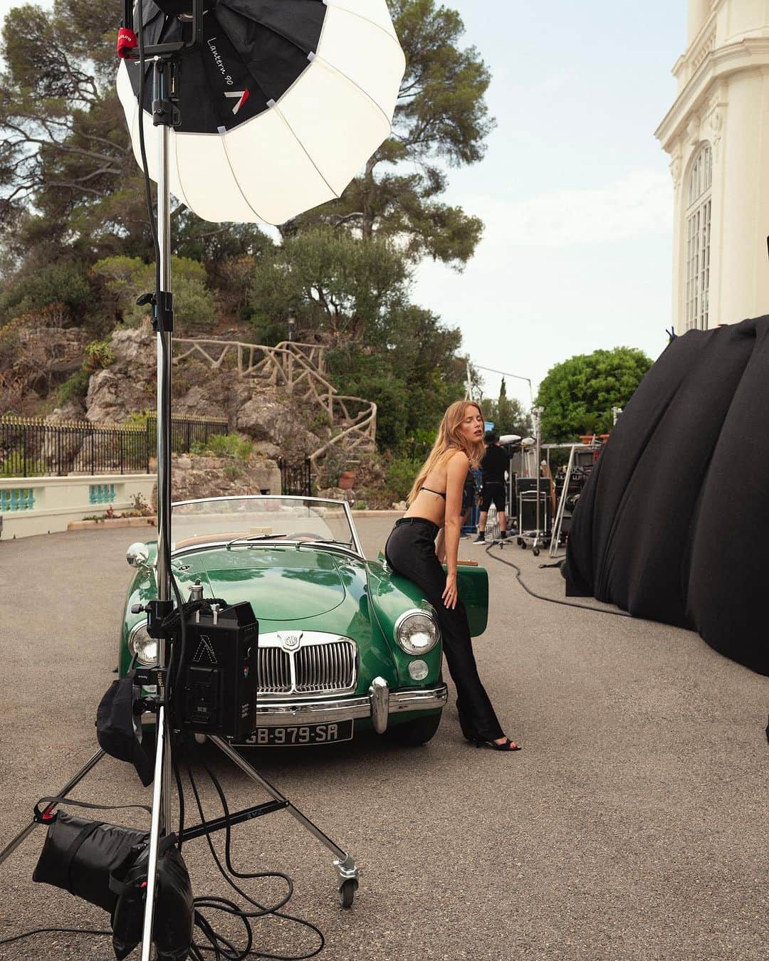 Graffさんのインスタグラム写真 - (GraffInstagram)「Caught on camera – the Butterfly collection features jewels ...