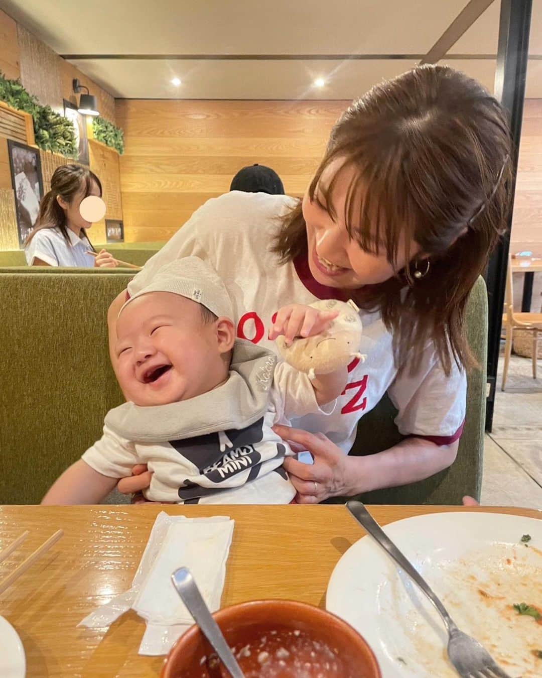 木村沙織さんのインスタグラム写真 木村沙織instagram 「 👶🏻が寝てるうちにそーっと爪を切り、 あと指3本！というところで
