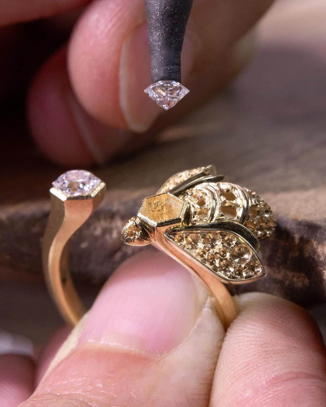 Chaumetさんのインスタグラム写真 - (ChaumetInstagram)「Crafted with passion and expertise, our new Bee My Love ...