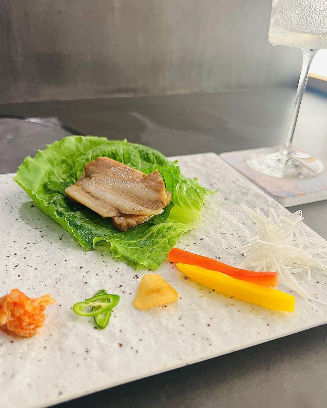 Chikoさんのインスタグラム写真 - (ChikoInstagram)「楽しみにしていた赤坂の韓国料理屋さん @norurada さんに行ってきました🥰💕 . 普通の韓国料理屋さんじゃなく ...