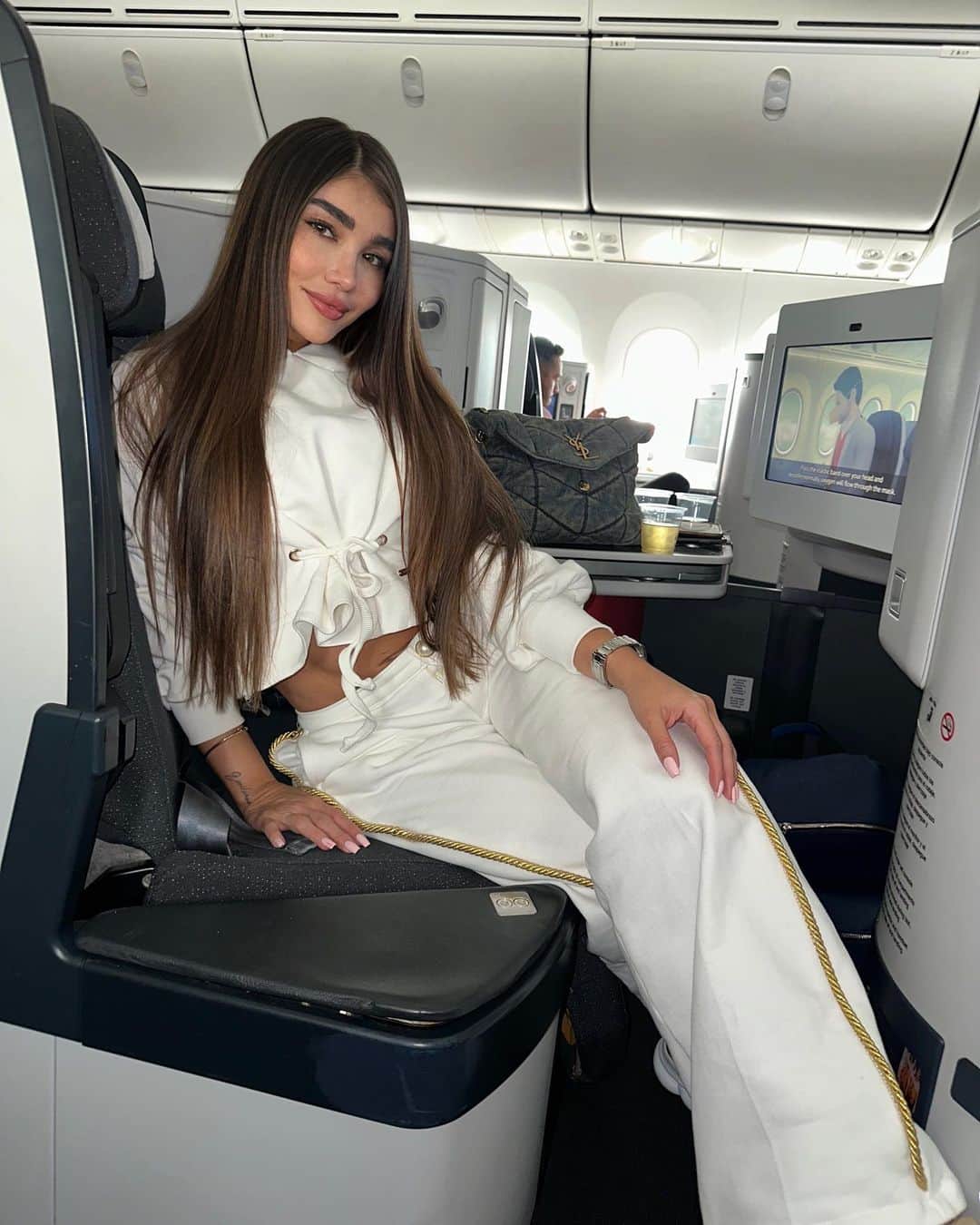 KaThE ArOcAさんのインスタグラム写真 - (KaThE ArOcAInstagram)「Amo viajar cómoda ...