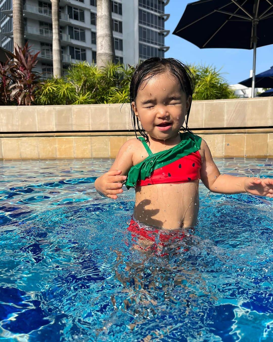 Hisanaさんのインスタグラム写真 Hisanainstagram 「今日で1歳10ヶ月になったおすずちゃん👧🏽🩵 最近はひじき、ロン
