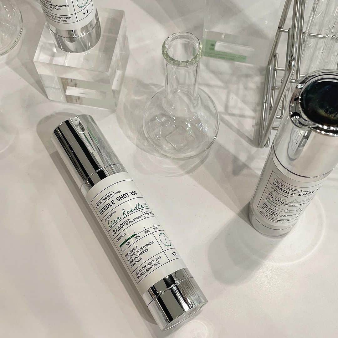 ひこ乃さんのインスタグラム写真 - (ひこ乃Instagram)「VT @vtcosmetics_japan から医療級の 新作美容液"ニードルショット"が新発売🤍 髪の毛や毛穴よりも小さい ...