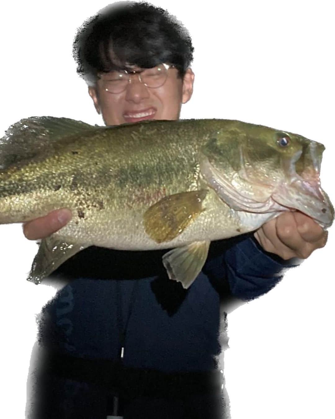 亜生さんのインスタグラム写真 - (亜生Instagram)「でかブラックバス！！！ 50up！2本！！！ 午前中だけで50up2本は大したもんでしょう！！褒めてほしい！！ しかもダッジと ...