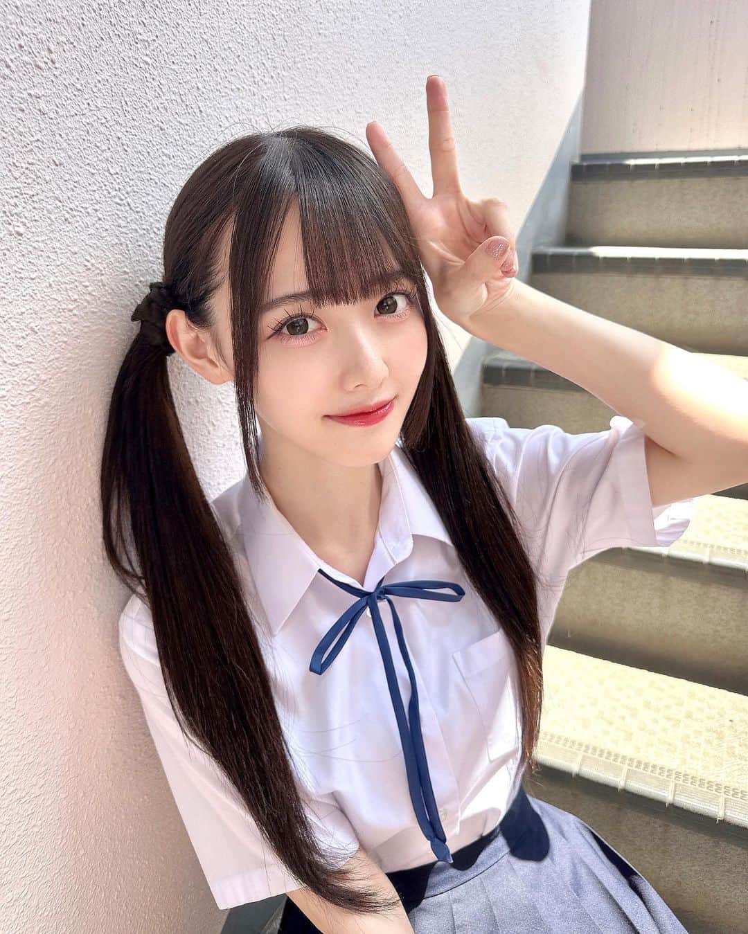 松本ももなさんのインスタグラム写真 - (松本ももなInstagram)「制服ももな好き？🎀 紐のおりぼんも可愛いよね♡ たかねこ学園に君も ...