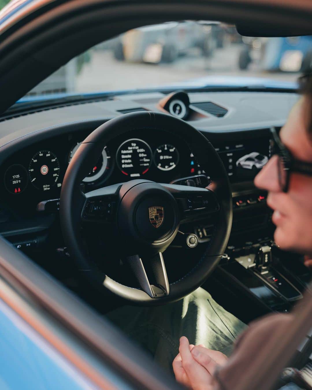 Porscheさんのインスタグラム写真 - (PorscheInstagram)「Porsche & Coffee – 911 style 🧡 ...