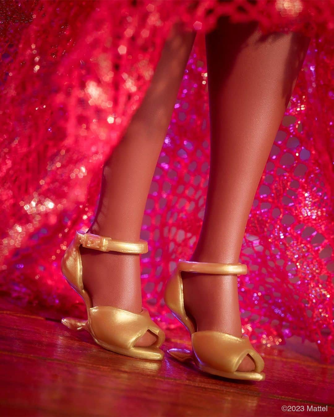 バービーさんのインスタグラム写真 - (バービーInstagram)「¡Azúcar! 🎤🎶 Barbie celebrates the ...