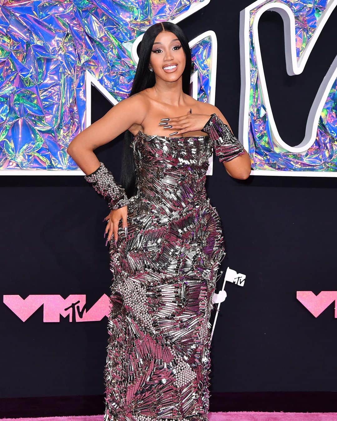 ELLE Magazineさんのインスタグラム写真 - (ELLE MagazineInstagram)「#CardiB wore a ...