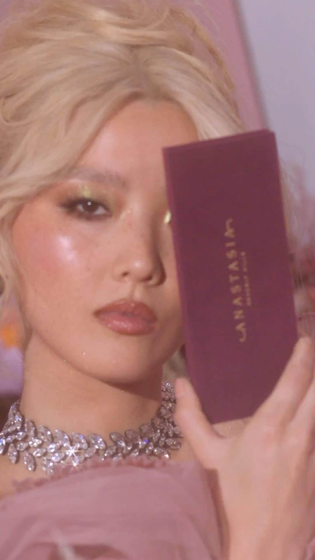 Anastasia Beverly Hillsさんのインスタグラム動画 - (Anastasia Beverly HillsInstagram ...