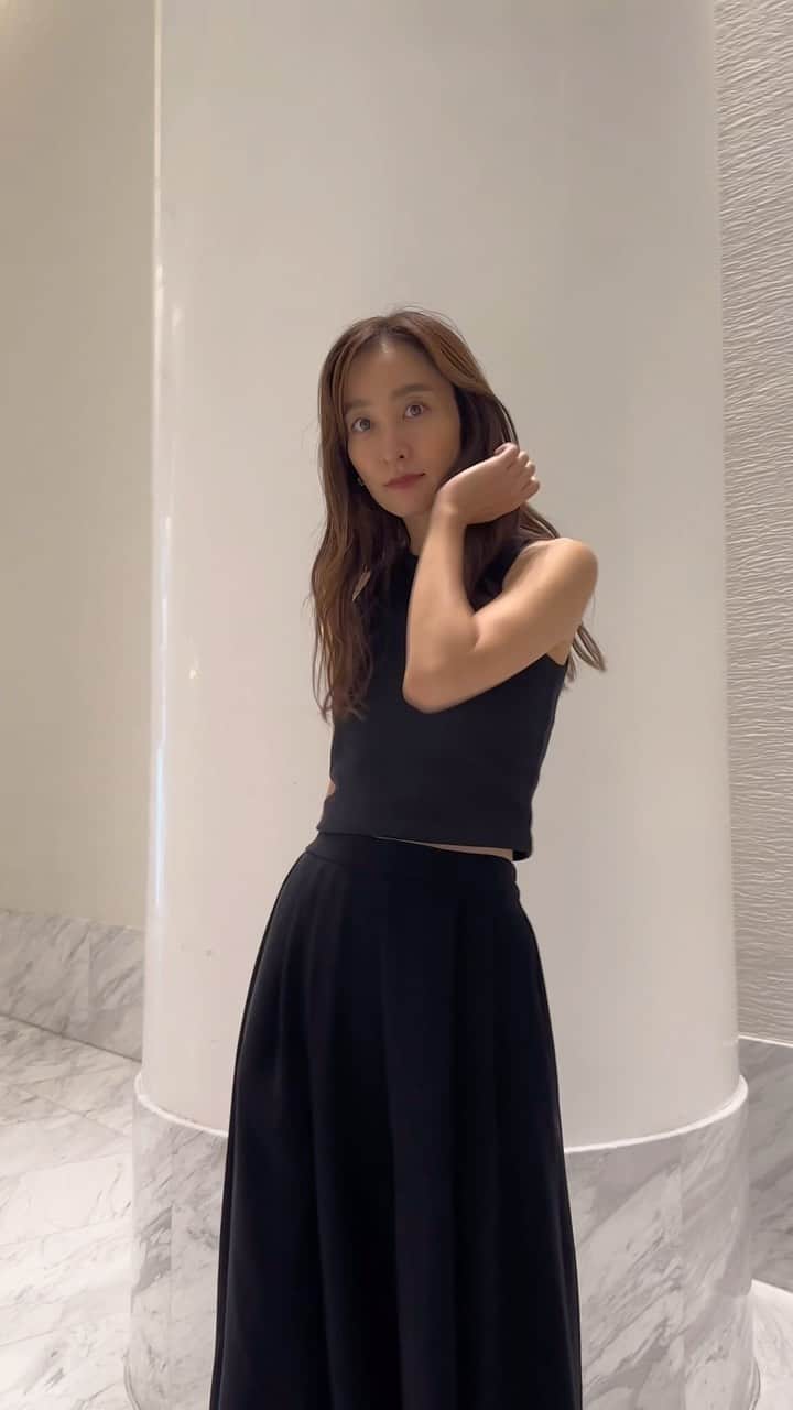 木口亜矢さんのインスタグラム動画 - (木口亜矢Instagram)「dressy pants 新作のドレッシーパンツ 女性らしいシルエットで ...