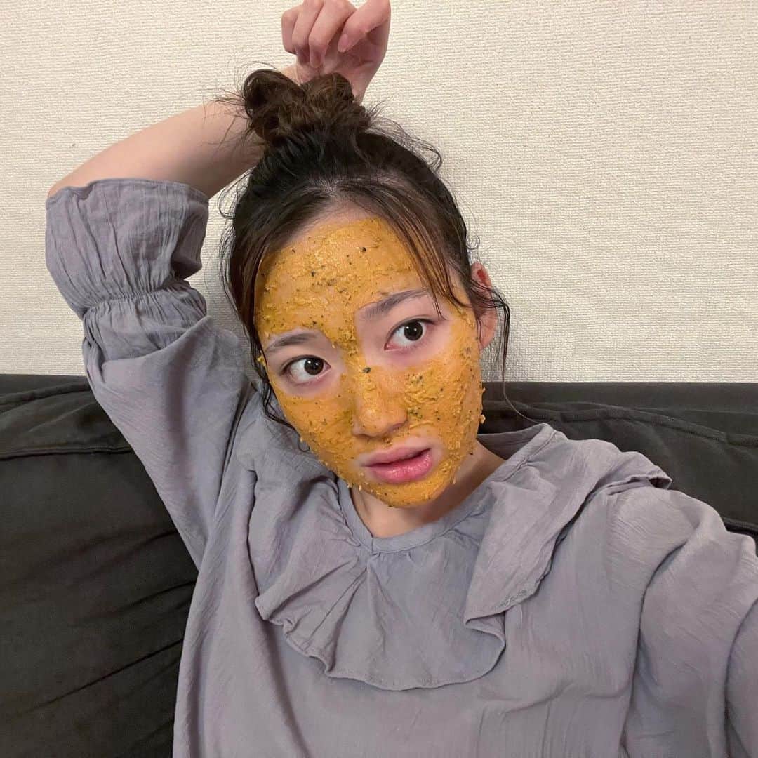 圭叶（KEYKA）さんのインスタグラム写真 - (圭叶（KEYKA）Instagram)「昨日の夜のお供はかぼちゃパック🎃 ハロウィン先取りで🤚🏼って頂いた時に、先取りしすぎでしょう！って ...