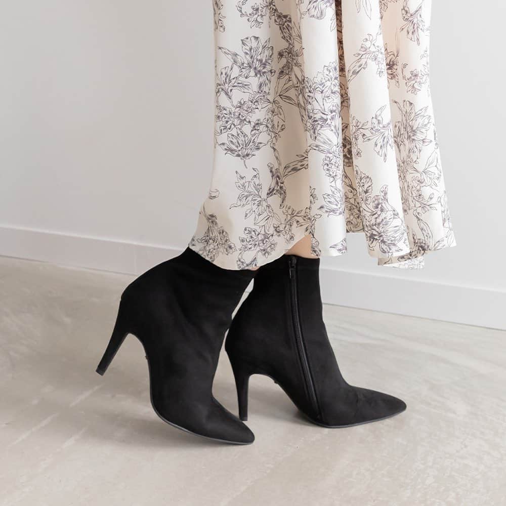 RANDAさんのインスタグラム写真 - (RANDAInstagram)「. 【POINTED TOE BOOTS】 スッキリとしたシルエット ...