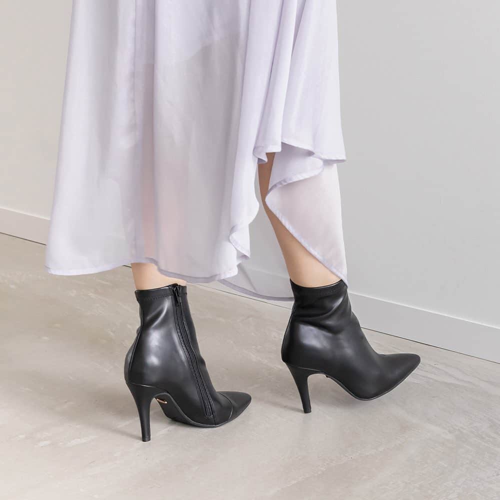 RANDAさんのインスタグラム写真 - (RANDAInstagram)「. 【POINTED TOE BOOTS】 スッキリとしたシルエット ...