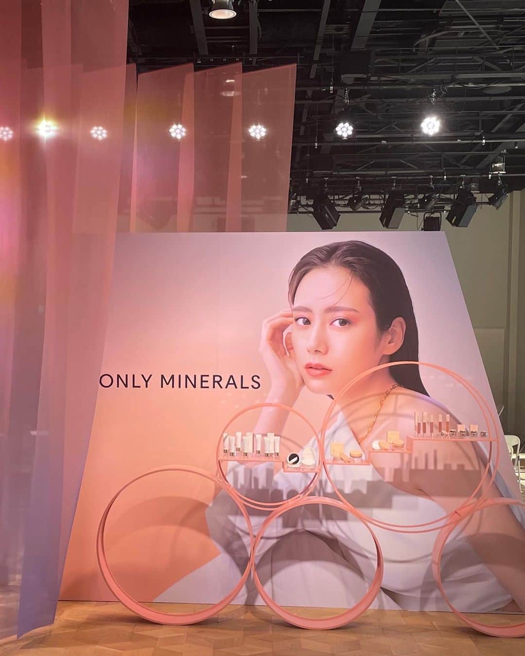 篠原菜月さんのインスタグラム写真 - (篠原菜月Instagram)「オンリーミネラル @onlyminerals がリニューアル！ 優しい色合いのパッケージもかわいい♡ ⁡ ミネラルコスメ ...