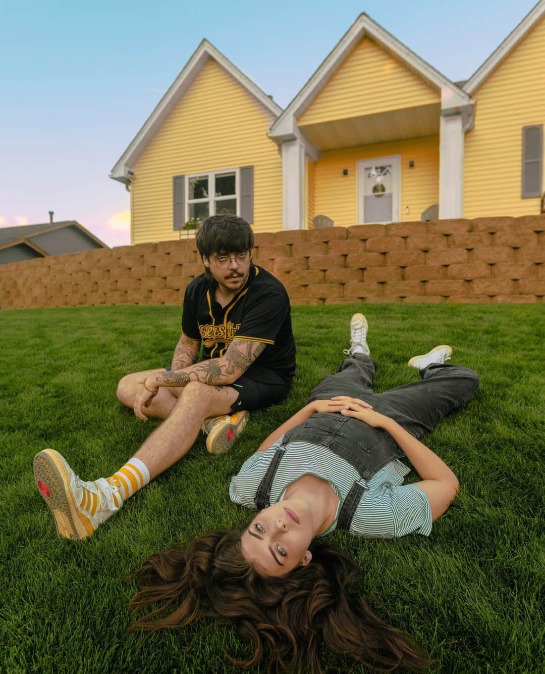 Alternative Pressさんのインスタグラム写真 - (Alternative PressInstagram)「Durry sit ...