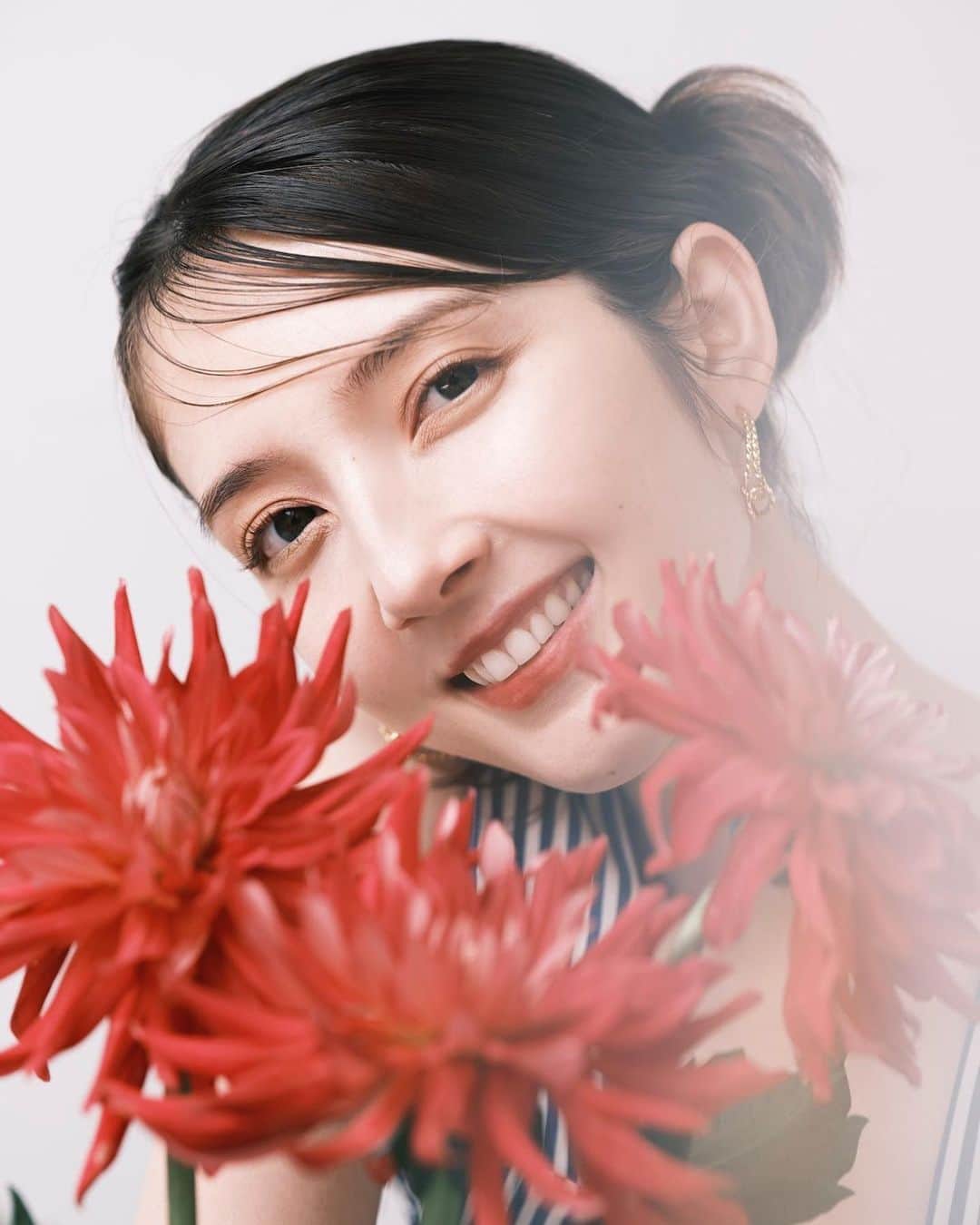 クリスティー麻里子さんのインスタグラム写真 - (クリスティー麻里子Instagram)「My new top pic📷🪷 . Photo by @petitbebepencil Hair ...