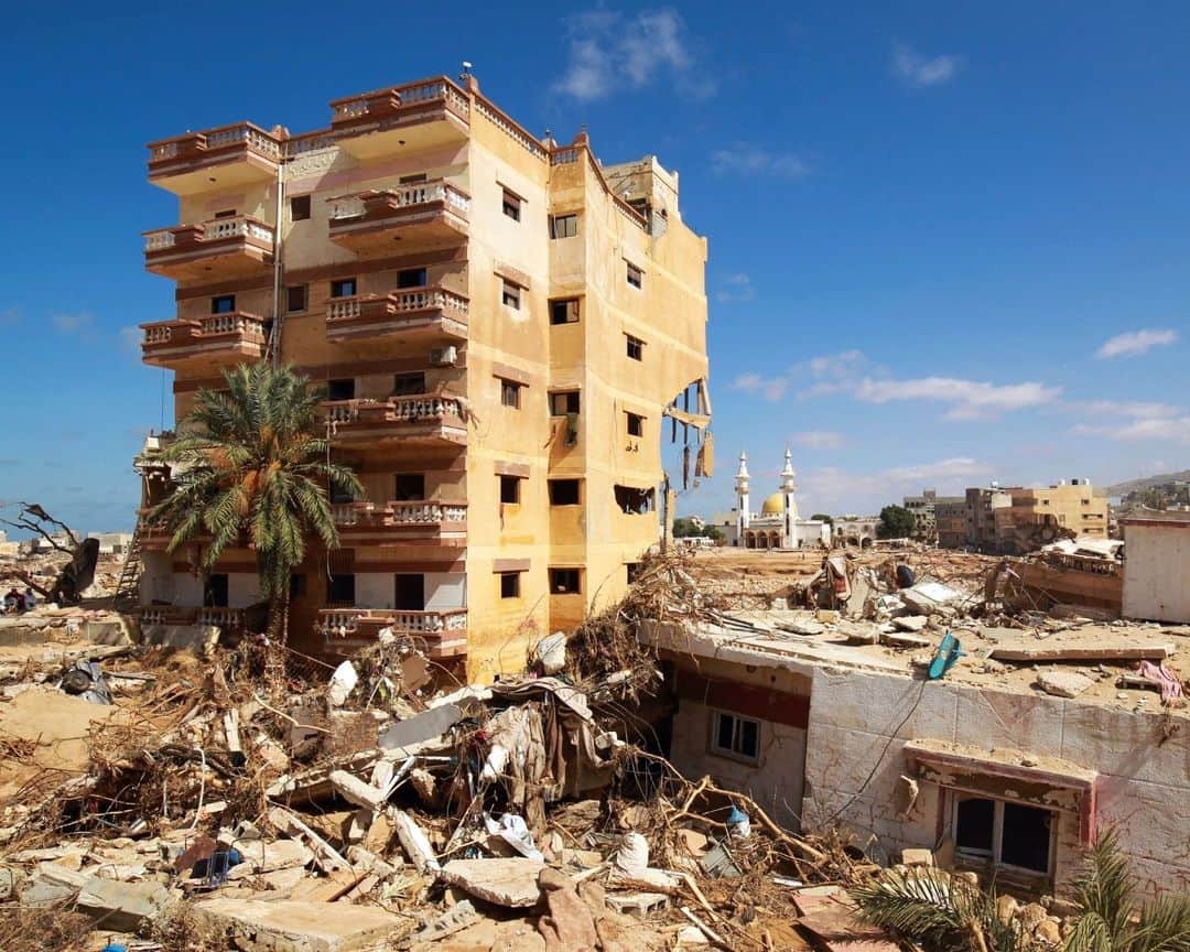 AFP通信さんのインスタグラム写真 - (AFP通信Instagram)「Emergency teams kept up their ...