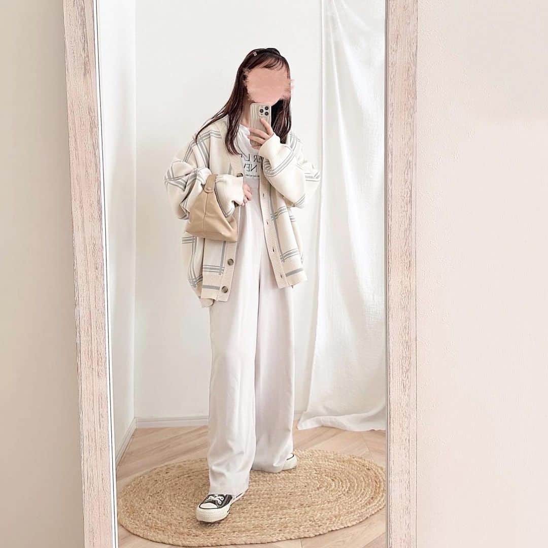 chocoさんのインスタグラム写真 - (chocoInstagram)「** ㅤㅤㅤㅤㅤㅤㅤㅤㅤㅤㅤㅤㅤ #ootd ㅤㅤㅤㅤㅤㅤㅤㅤㅤㅤㅤㅤㅤ 淡いチェックがかわいいニット〜☃️🧶 ...