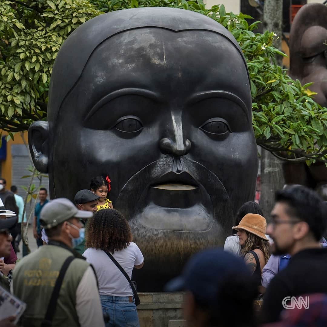 CNNさんのインスタグラム写真 - (CNNInstagram)「Renowned Colombian artist Fernando ...