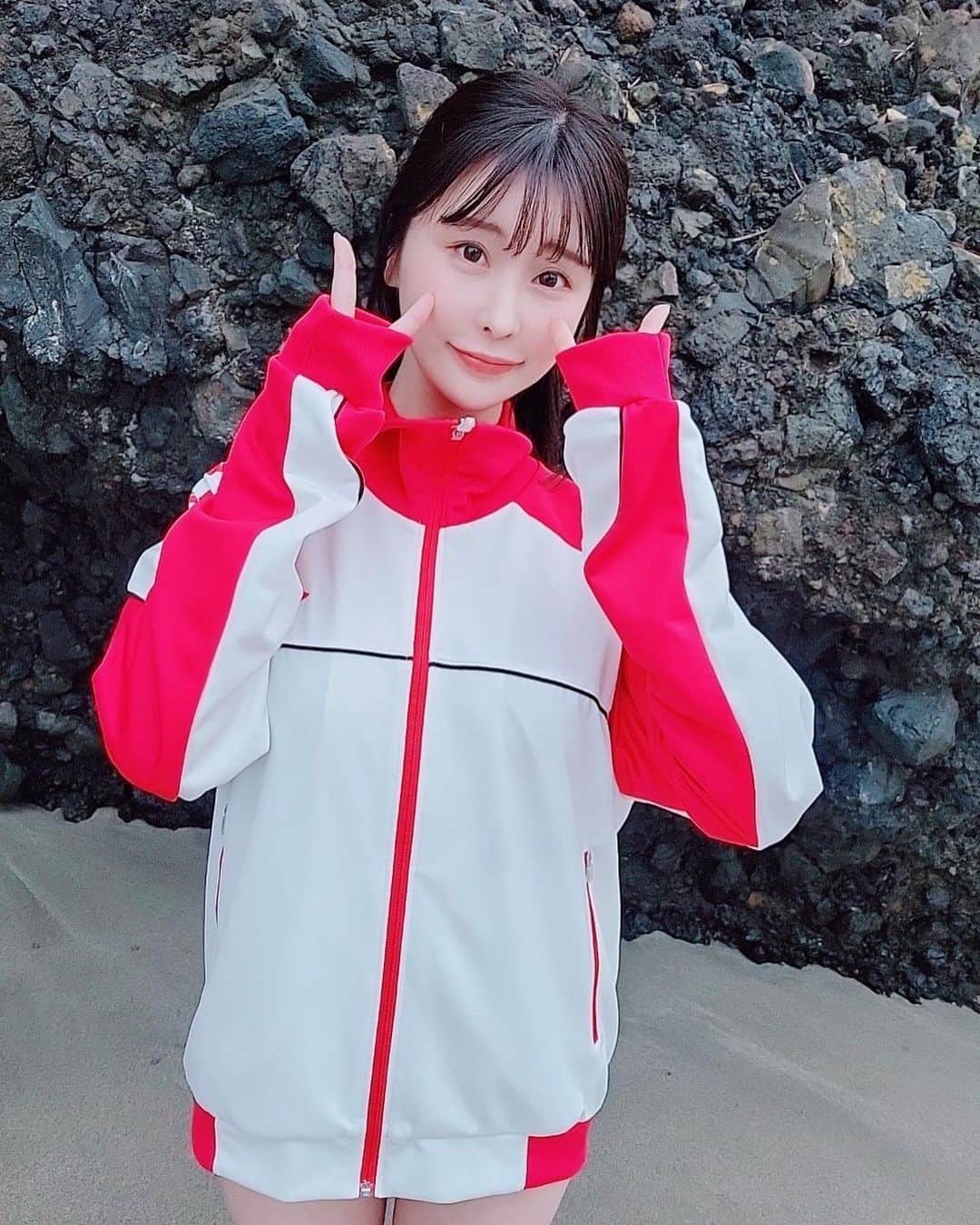 木南美々さんのインスタグラム写真 - (木南美々Instagram)「⁡ ⁡ \\2枚目のDVD発売まであと4日／／ ジャージ着てると学生時代 ...
