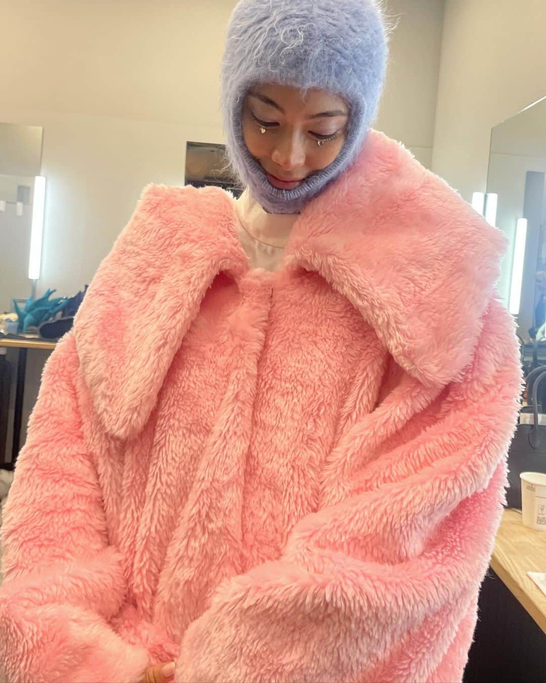 森星さんのインスタグラム写真 - (森星Instagram)「🛸sneak peek @thewowmag bts🛸coming ...