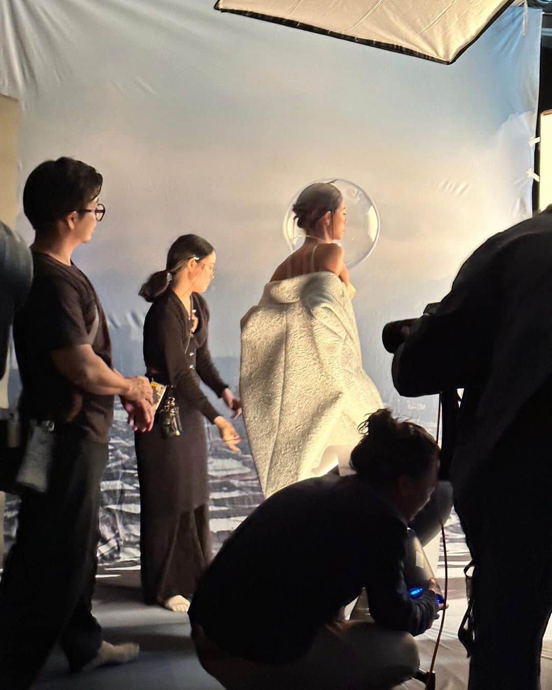 森星さんのインスタグラム写真 - (森星Instagram)「🛸sneak peek @thewowmag bts🛸coming ...