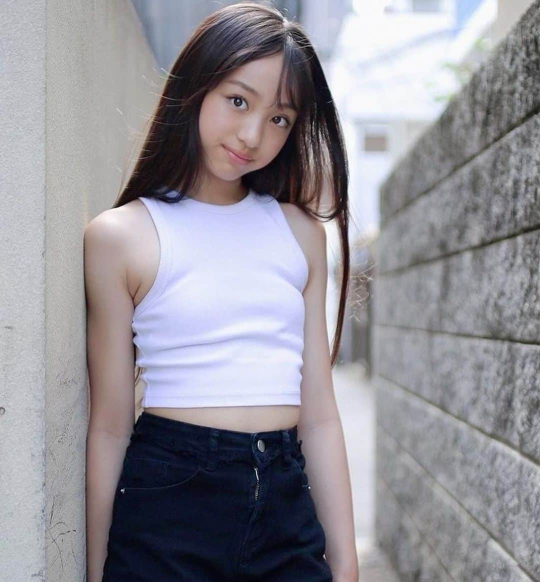 喜島結乃さんのインスタグラム写真 - (喜島結乃Instagram)「♡yuno♡ ㅤㅤㅤㅤㅤㅤㅤㅤㅤㅤㅤㅤㅤ この写真も大好き 特に壁に挟まったのがお気に入り😂 ㅤㅤㅤㅤㅤㅤㅤㅤㅤㅤㅤㅤㅤ ...