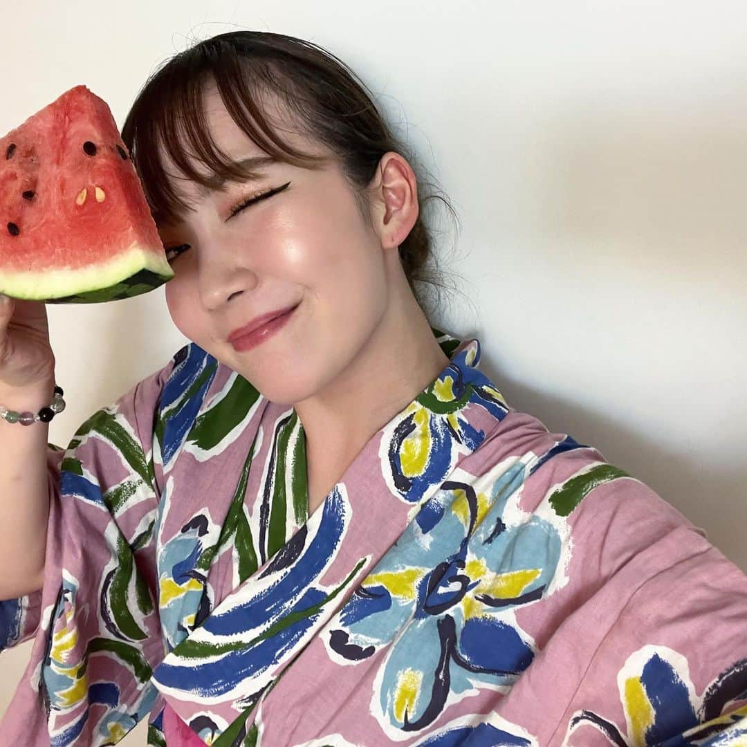 圭叶（KEYKA）さんのインスタグラム写真 - (圭叶（KEYKA）Instagram)「제철의 수박이 가장 존맛🍉 な〜つのおわ〜り〜って感じだね🌻」9月17日 12時04分 ...