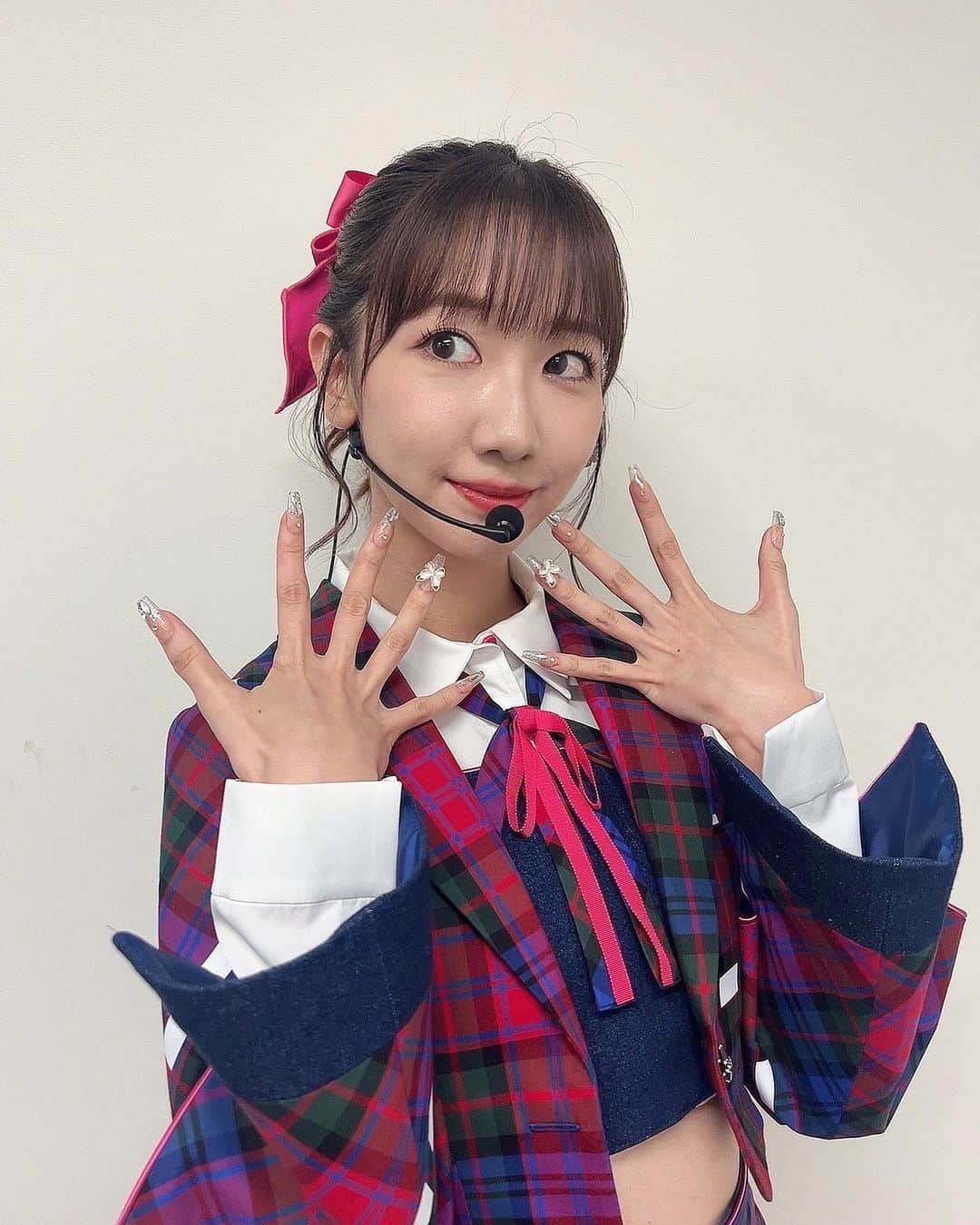 柏木由紀さんのインスタグラム写真 - (柏木由紀Instagram)「♡ ♡ ♡ AKBの新衣装です🥂 今回の衣装には隠れハートがいくつかあります♥ 見つけられるかな〜？🫣🥹🤍 #AKB48 ...