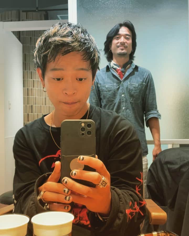 山中拓也さんのインスタグラム写真 山中拓也instagram 「大阪来たついでに地元で仲良かったツレに髪切ってもらいました。 久々やった