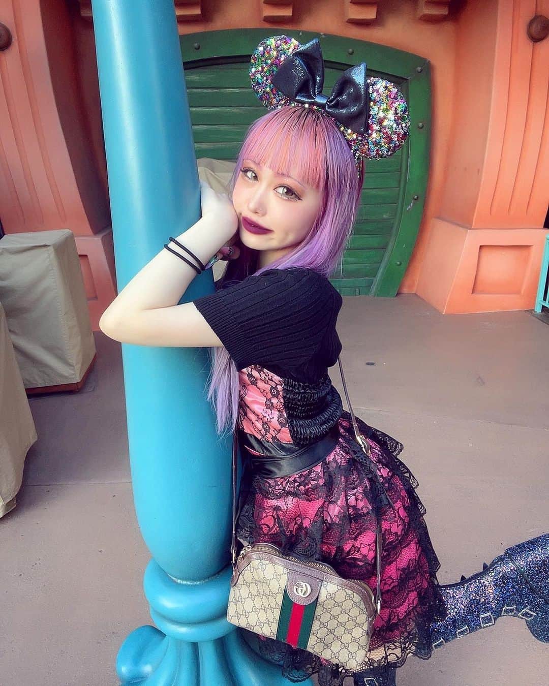MANAさんのインスタグラム写真 - (MANAInstagram)「． 🐭🏰💜 👑 ずっとこの空間にいたい…💭🫧 ･ ･ ･ #ディズニー ...