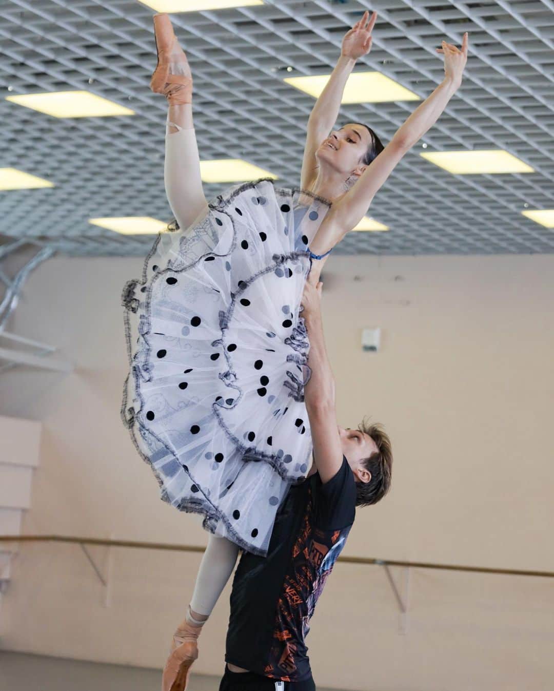 マリア・コーレワさんのインスタグラム写真 - (マリア・コーレワInstagram)「Getting ready to open my ...