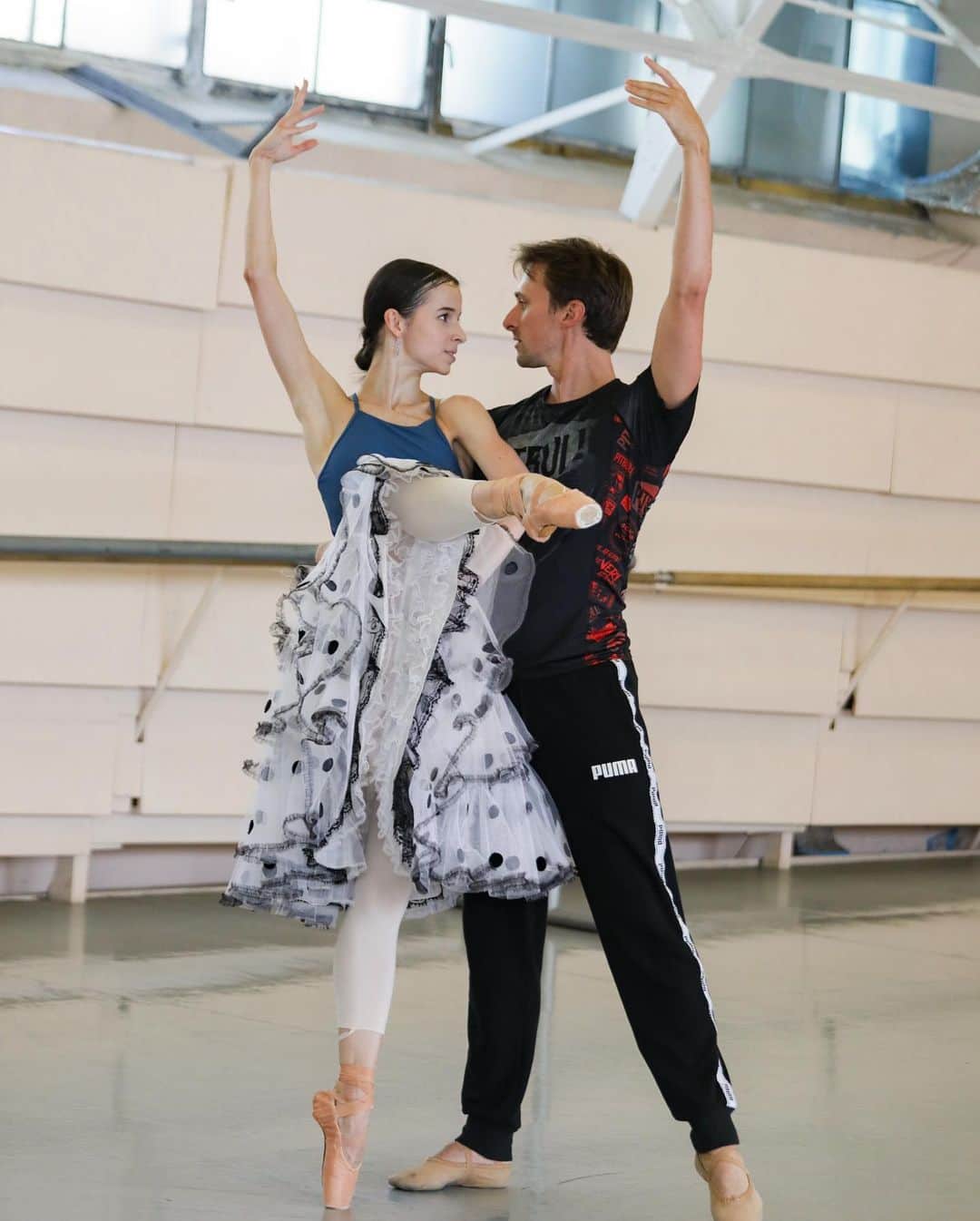 マリア・コーレワさんのインスタグラム写真 - (マリア・コーレワInstagram)「Getting ready to open my ...