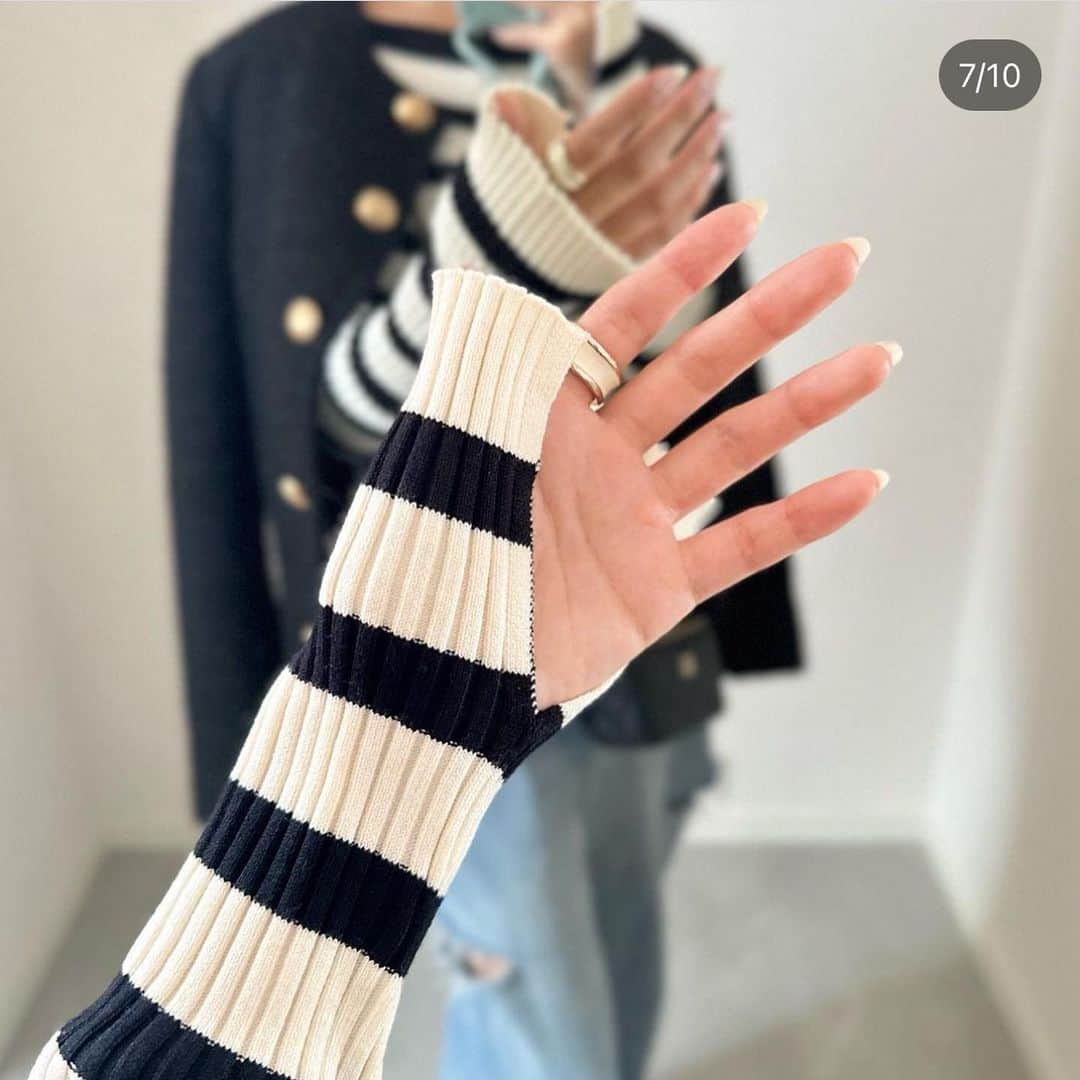 4yuuu!さんのインスタグラム写真 - (4yuuu!Instagram)「このシルエット👆 いい女感👠醸し出せる ️‍🔥 大人女子にこそ似合う H&Mのボーダートップス🖤🤍🖤🤍 今回は ...