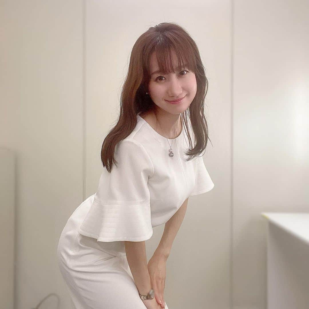 吉井明子さんのインスタグラム写真 - (吉井明子Instagram)「今日はなんだか特に暑く感じます🔥 カレンダー1か月早くめくっちゃったかな ...