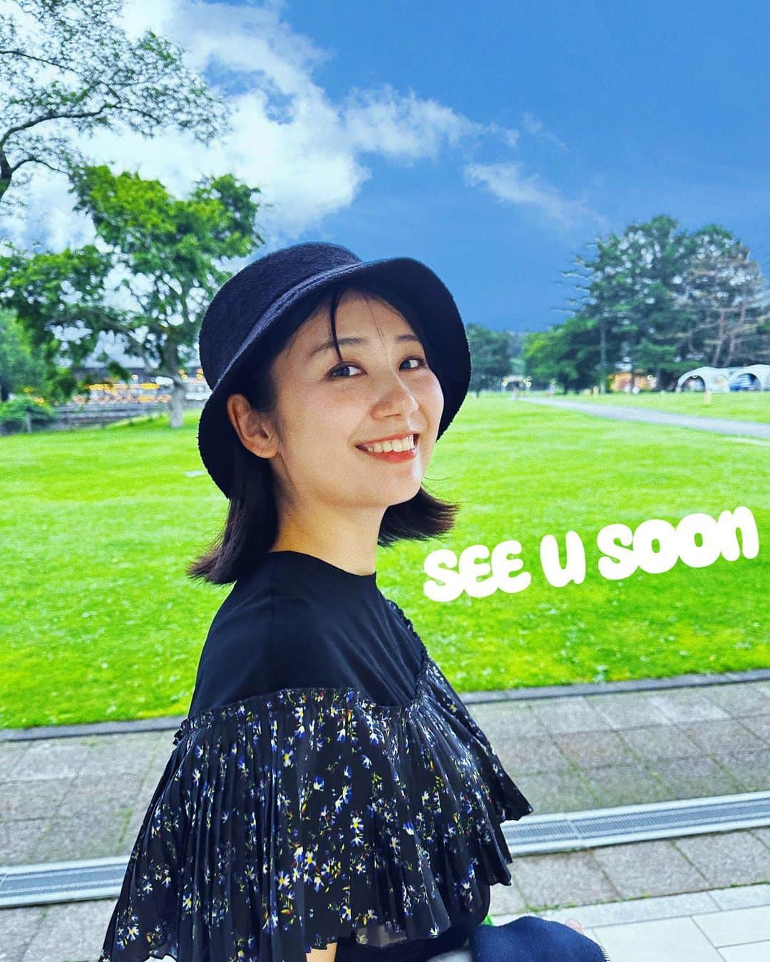 新美有加さんのインスタグラム写真 新美有加instagram 「🐾 おやすみをいただいております🦦 写真はいつぞやのわたくし🥱