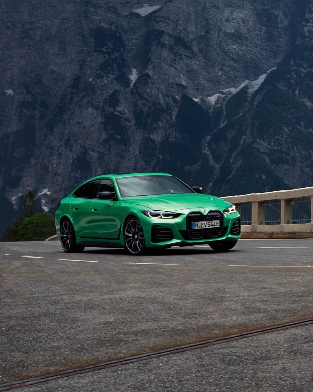 BMWさんのインスタグラム写真 - (BMWInstagram)「Feeling green 💚 The BMW i4 M50. #THEi4 #BMW #BornElectric # ...