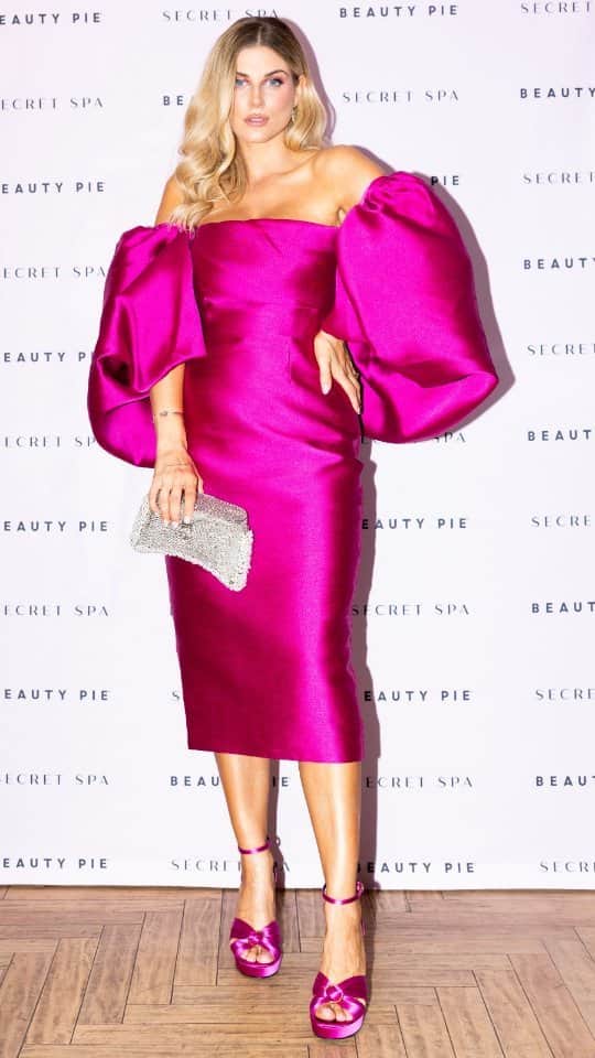 Ashley Jamesさんのインスタグラム動画 - (Ashley JamesInstagram)「Just when you thought you could avoid seeing ...