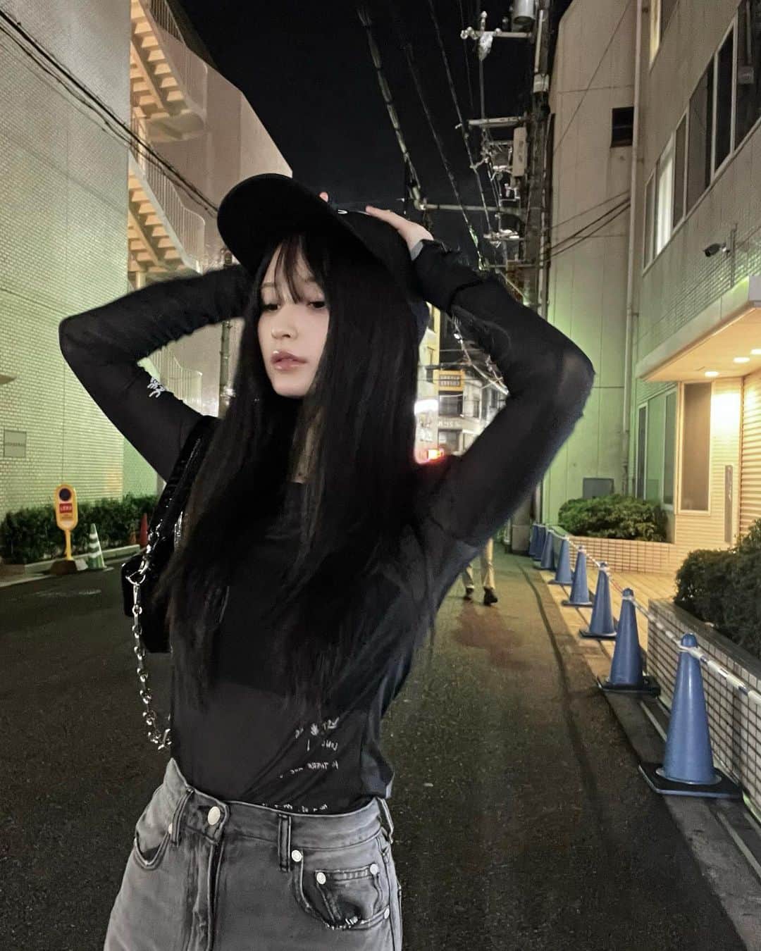 山本望叶さんのインスタグラム写真 - (山本望叶Instagram)「何枚目が好きかおしえて😶 #ootd #code #コーデ #モノトーンコーデ #秋服コーデ #キャップ #celine ...