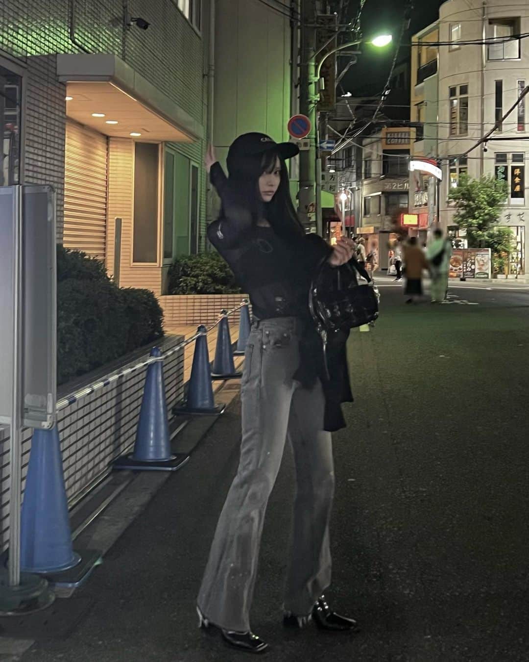 山本望叶さんのインスタグラム写真 - (山本望叶Instagram)「何枚目が好きかおしえて😶 #ootd #code #コーデ #モノトーンコーデ #秋服コーデ #キャップ #celine ...