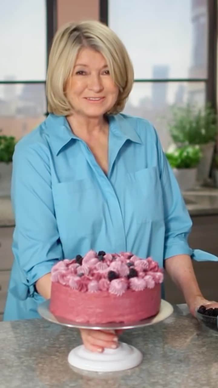 マーサ・スチュワートさんのインスタグラム動画 - (マーサ・スチュワートInstagram)「Calling all berry lovers ...