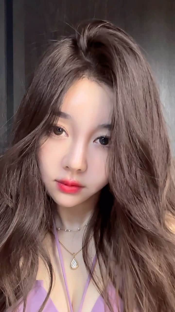チョ・ミニョンさんのインスタグラム動画 チョ・ミニョンinstagram 「다 발라봐도 내 웜톤에는 애가 최고네요 피부하얗다고